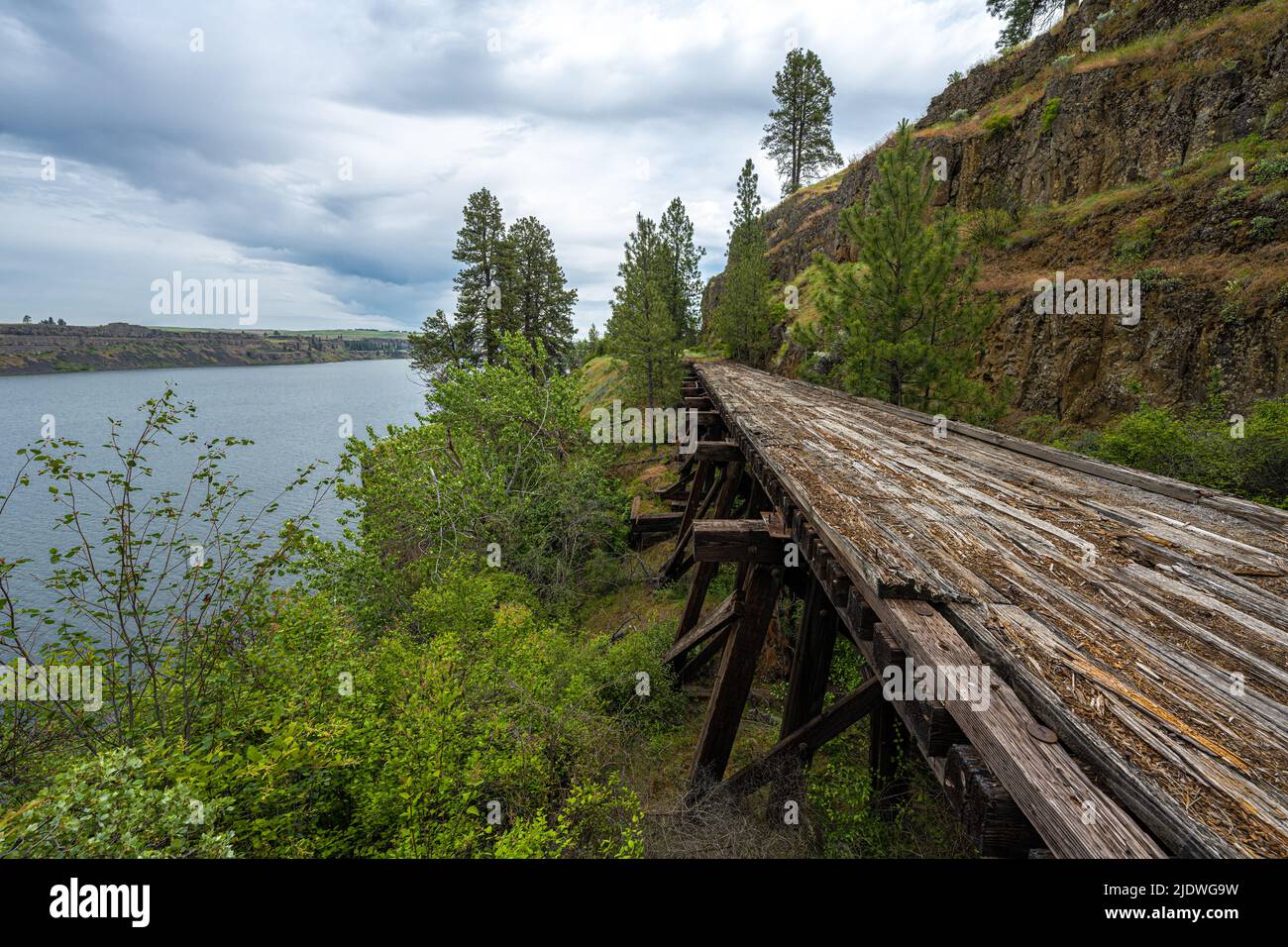 John-Wayne Pioneer Trail on the Milwaukee Road along the Rock Lake in ...