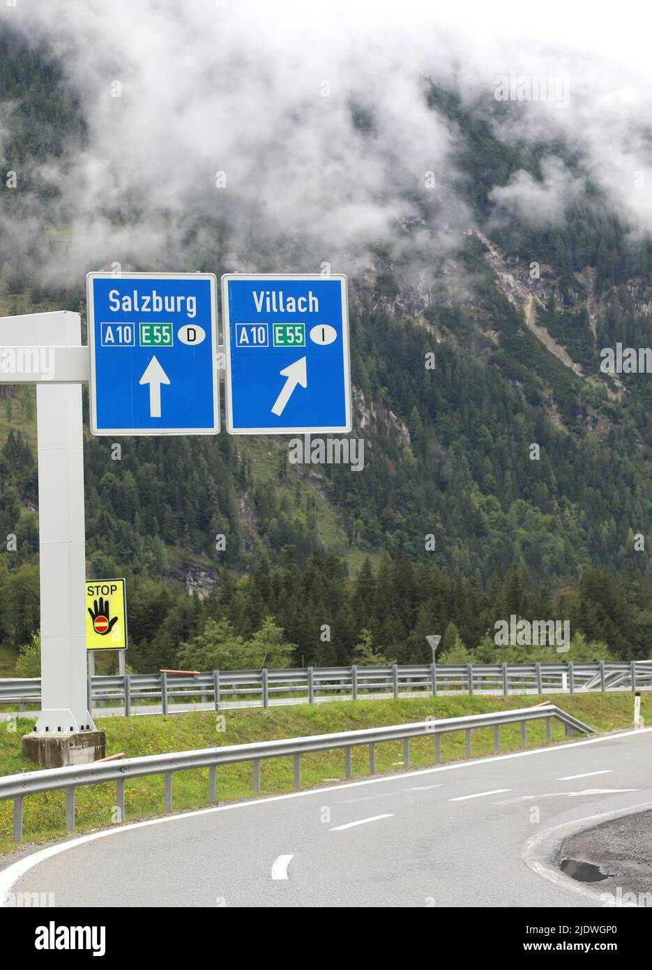 directions on the Austrian motorway to reach the city of Salzburg or ...