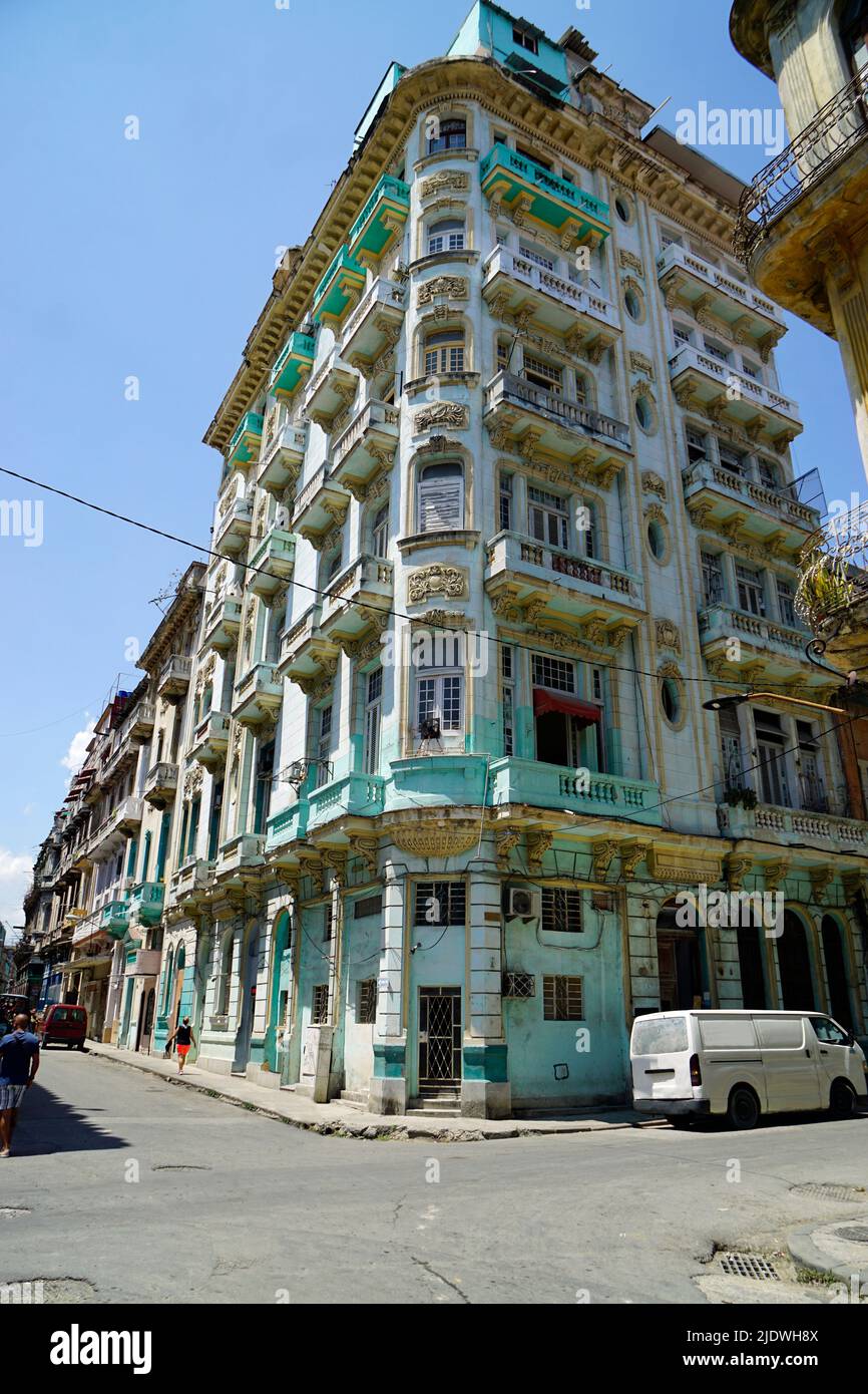 Run down houses hi-res stock photography and images - Alamy