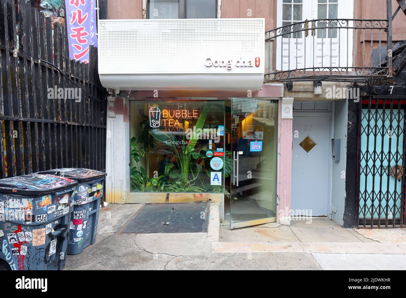 [historical storefront] Gong Cha 貢茶, 27 St Marks Pl, New York, NYC ...