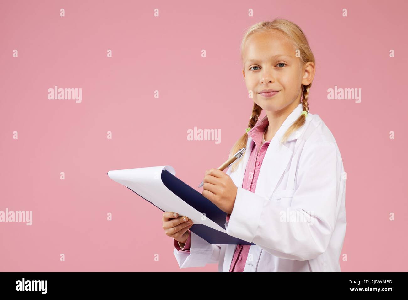 Pretty female blond nurse hi-res stock photography and images - Alamy