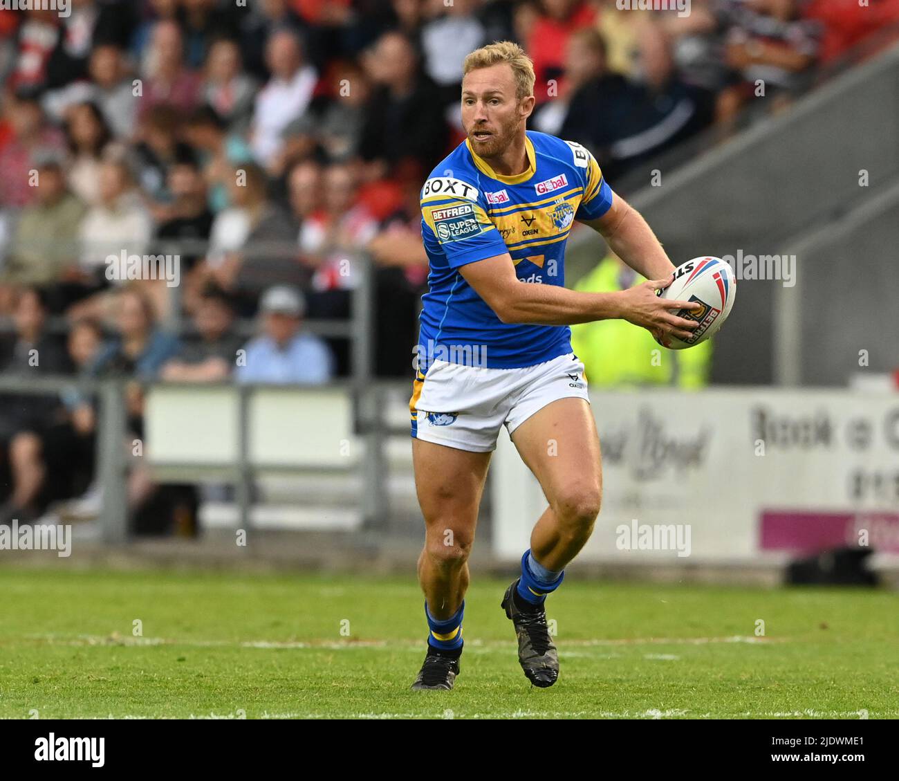 Matt Prior (10) of Leeds Rhinos in action Stock Photo - Alamy