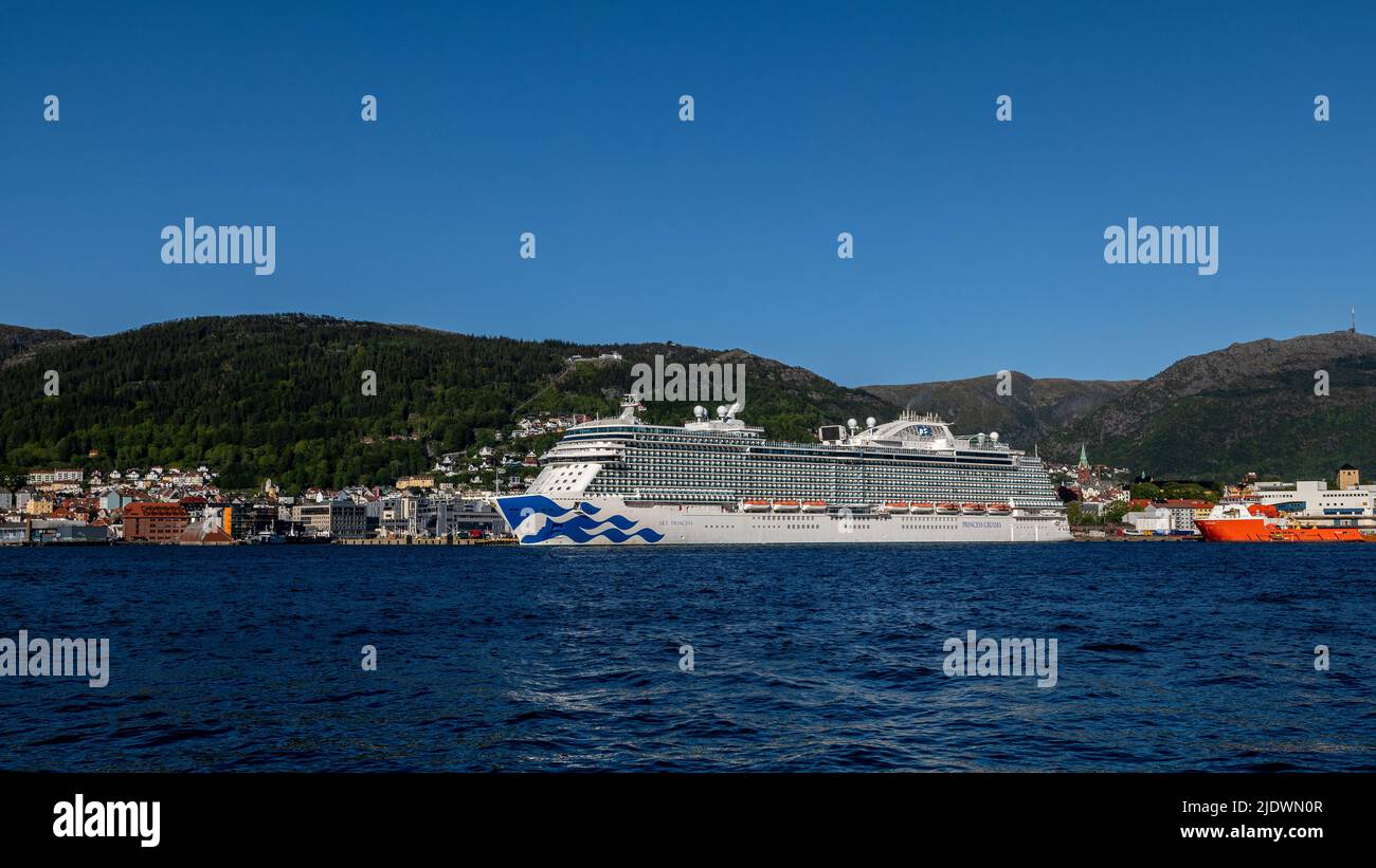 Cruise ship Sky Princess at Jekteviken terminal in port of Bergen ...