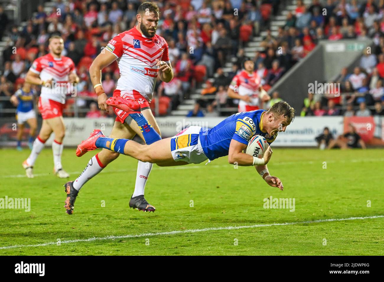 Harry Newman (3) of Leeds Rhinos goes over for a try Stock Photo - Alamy