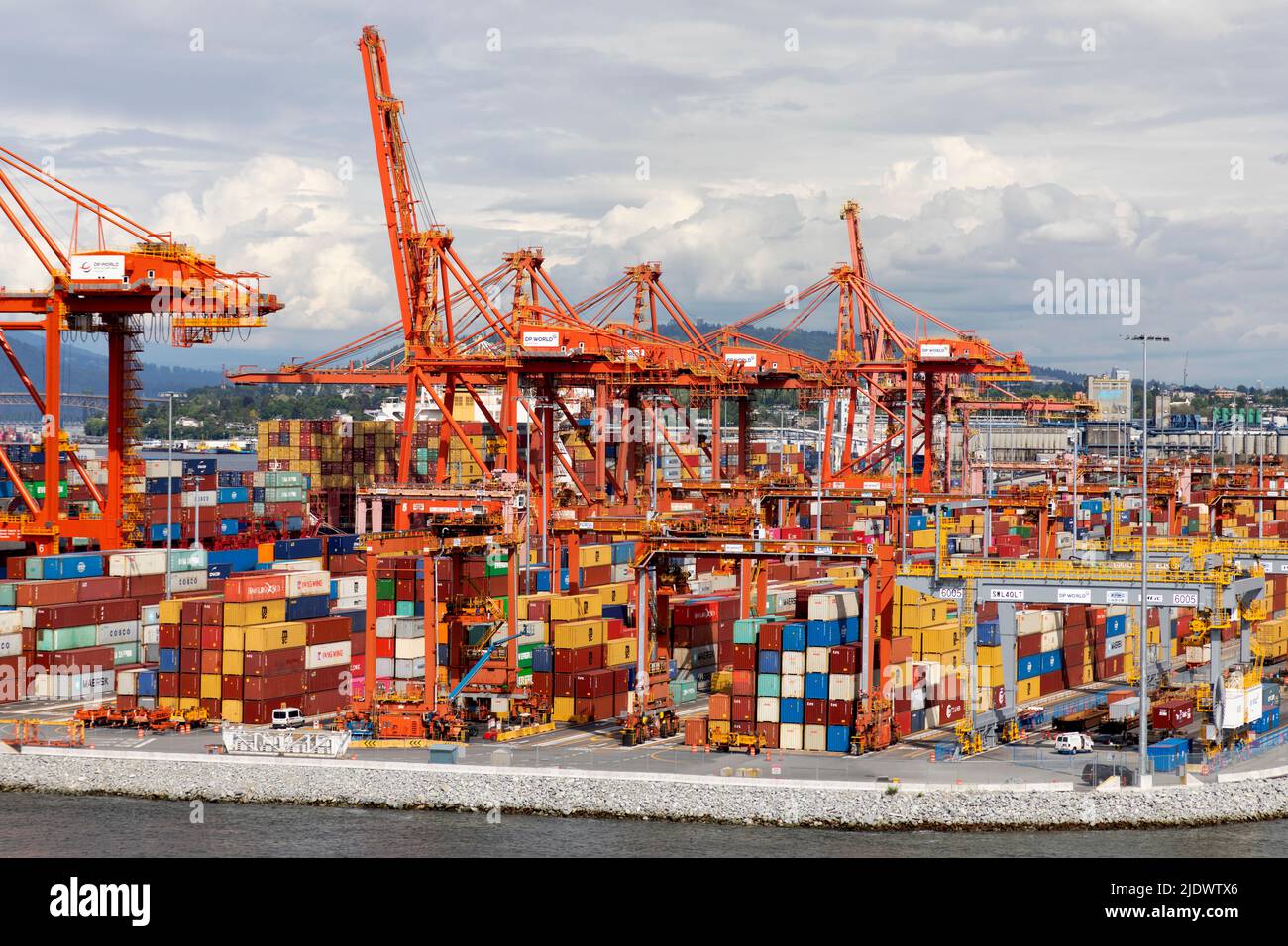 British container port hi-res stock photography and images - Alamy