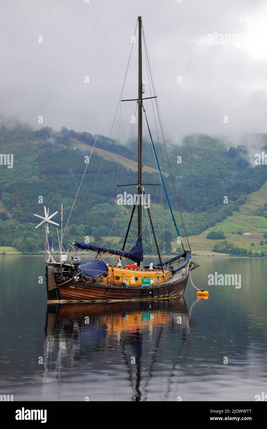 sailing boat on Loch Leven near Glencoe Stock Photo - Alamy
