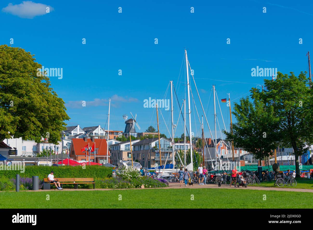 Small town seaside resort hi-res stock photography and images - Alamy