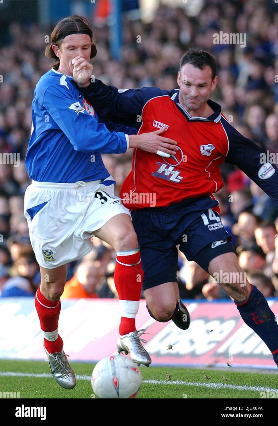 PORTSMOUTHVSCUNTHORPE ALEXAISMERTINBATTLES WITH PETER BEAGRIE PIC MIKE ...