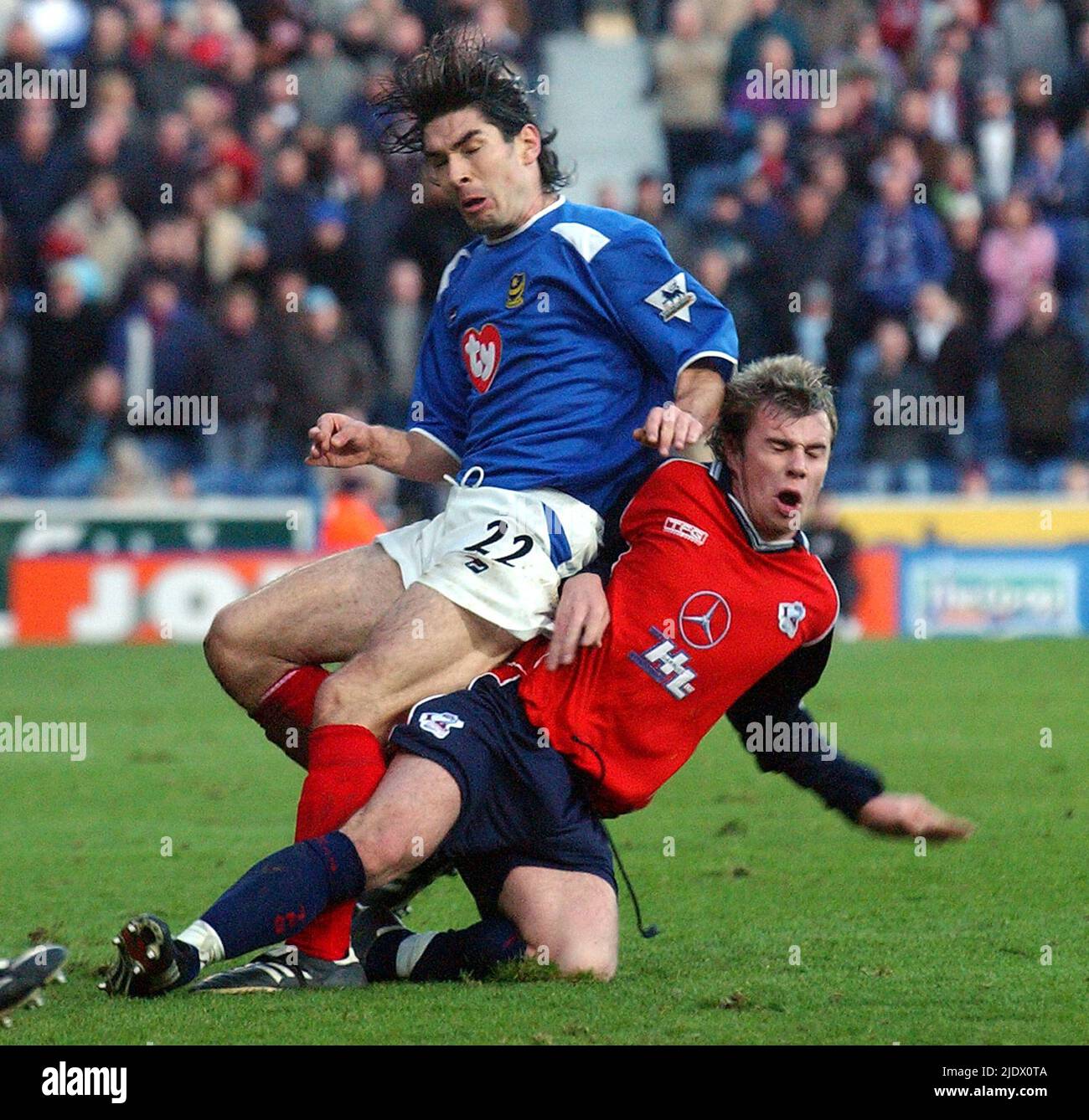 PORTSMOUTH V SCUNTHORPE. RICHARD HUGHES BATTLES WITH. TERRY BARWICK PIC ...