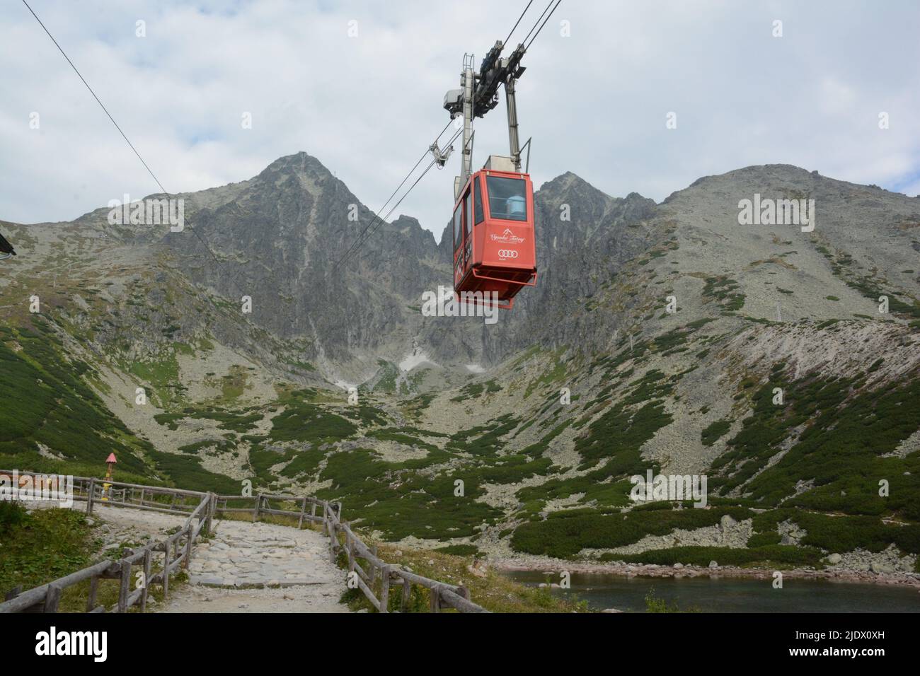 Cableway in mountains hi-res stock photography and images - Alamy
