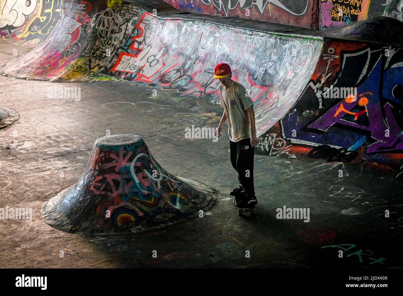 Skateboarder skate boarder hi-res stock photography and images - Alamy