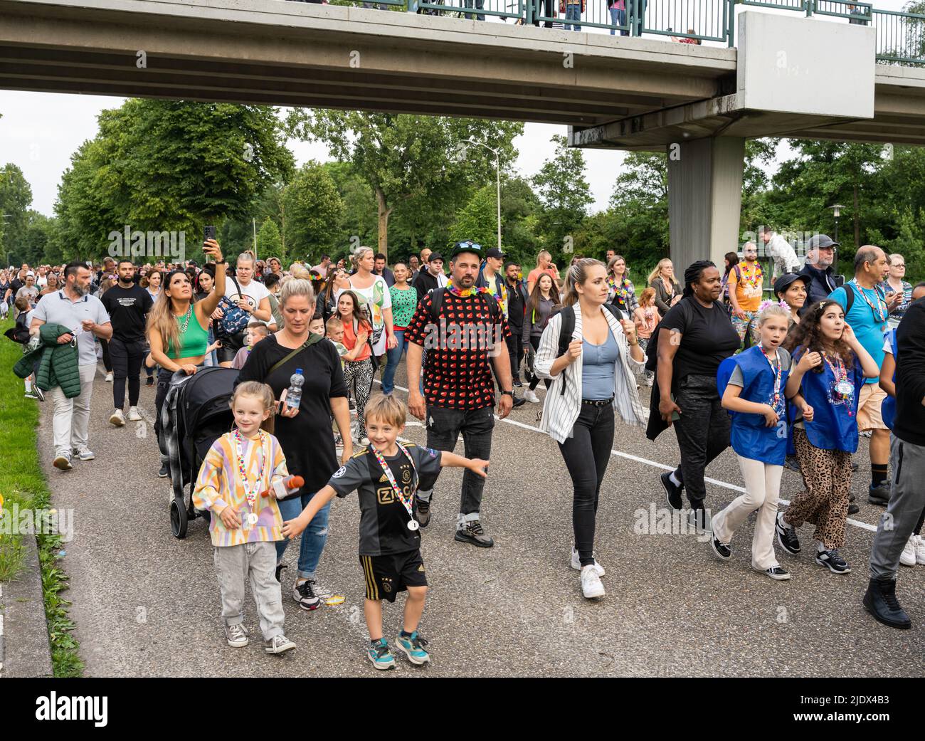 Parents walking kids to school hi-res stock photography and images - Alamy