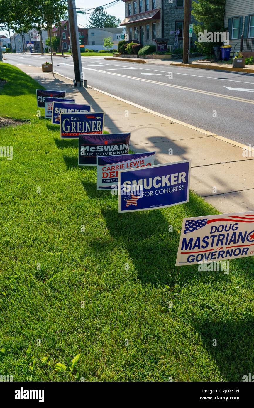 Usa 2022 election sign hi-res stock photography and images - Alamy