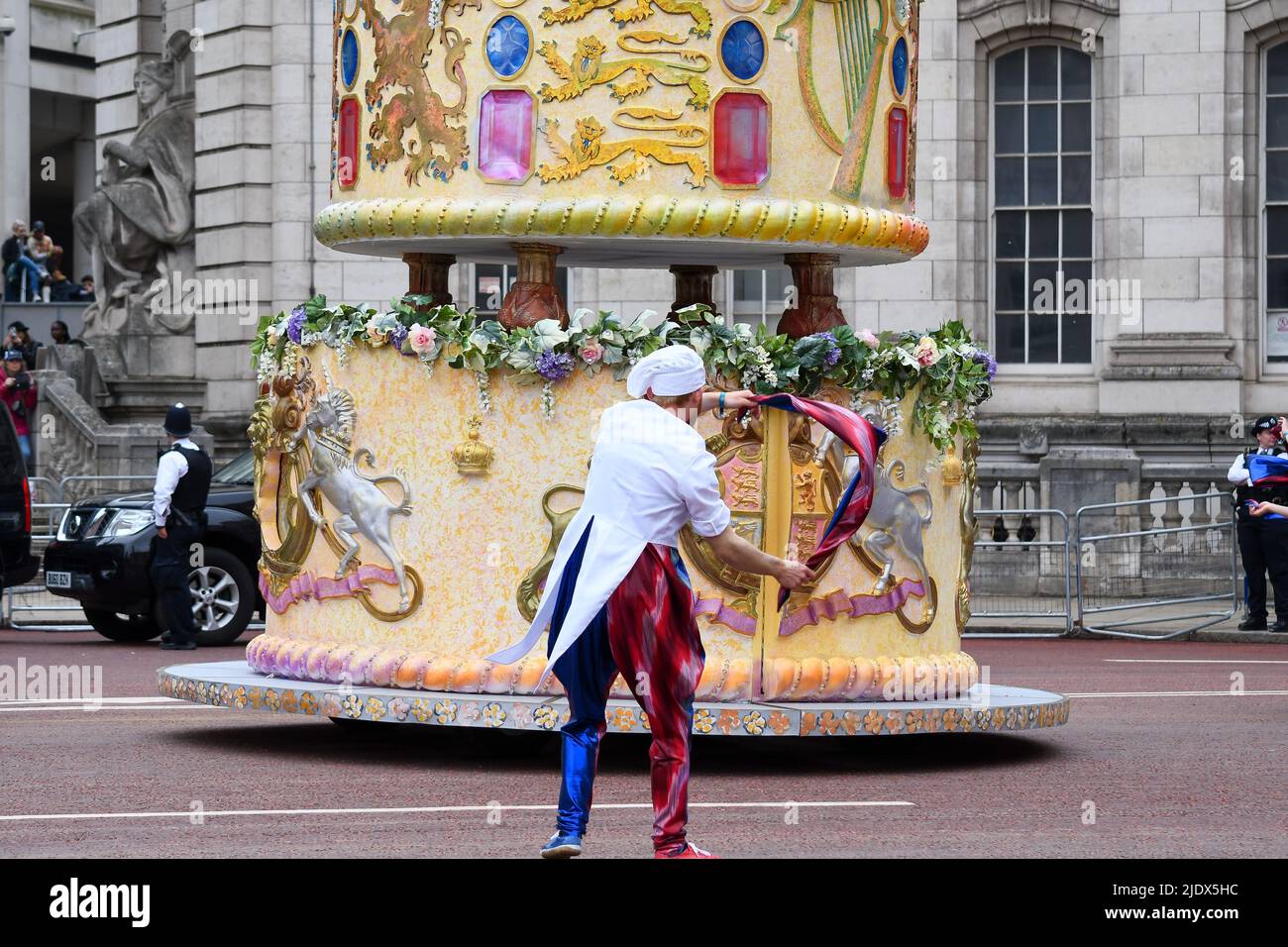 Platinum party at the palace hi-res stock photography and images - Alamy