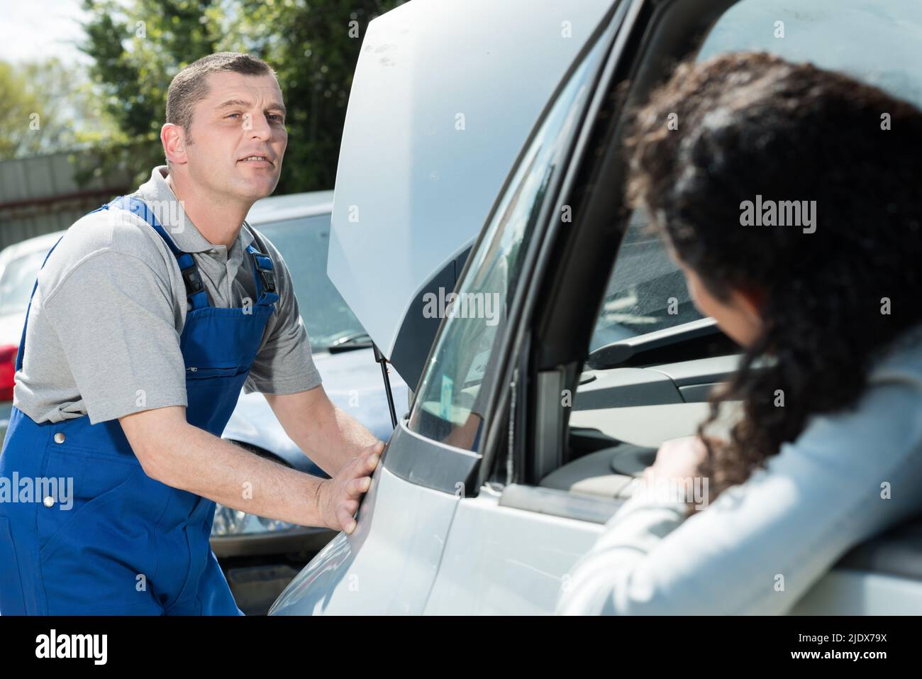a mechanic fixing a car Stock Photo - Alamy