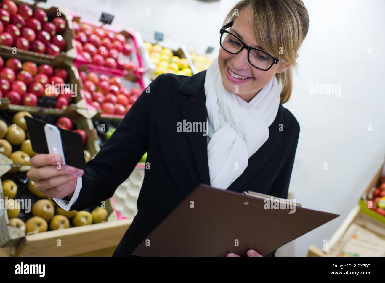 grocery store staff with clipboard Stock Photo - Alamy