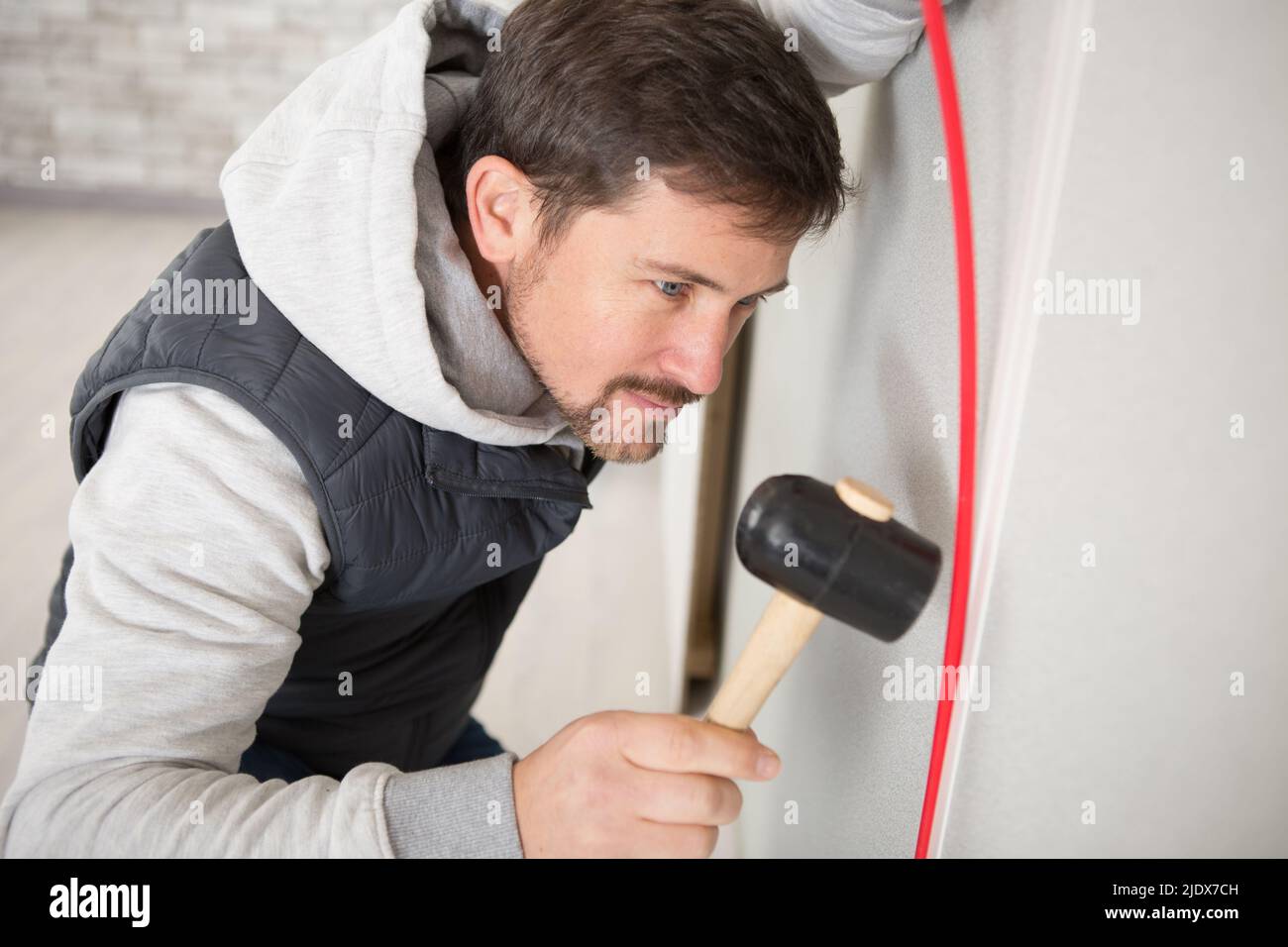 Builder hammer man hammers hi-res stock photography and images - Alamy