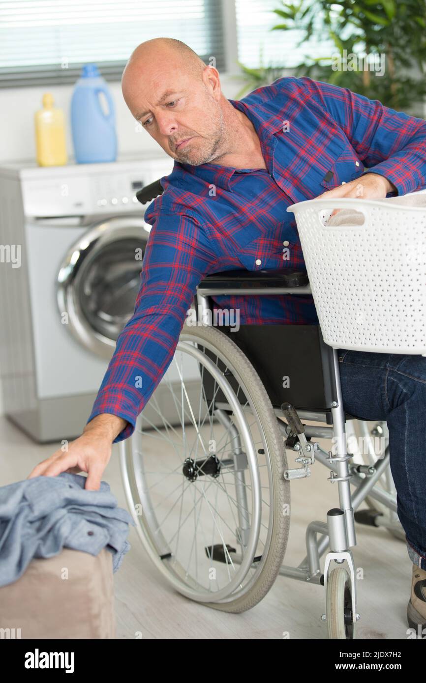 disabled man in wheelchair reaching towels Stock Photo - Alamy