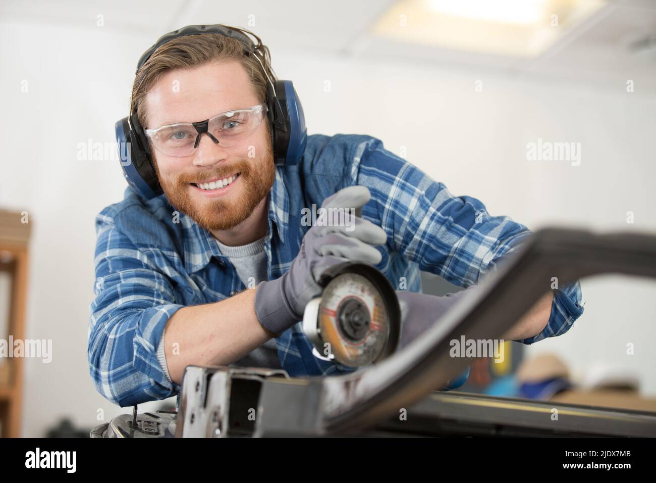 man using angle grinder on vehicle bodywork Stock Photo - Alamy