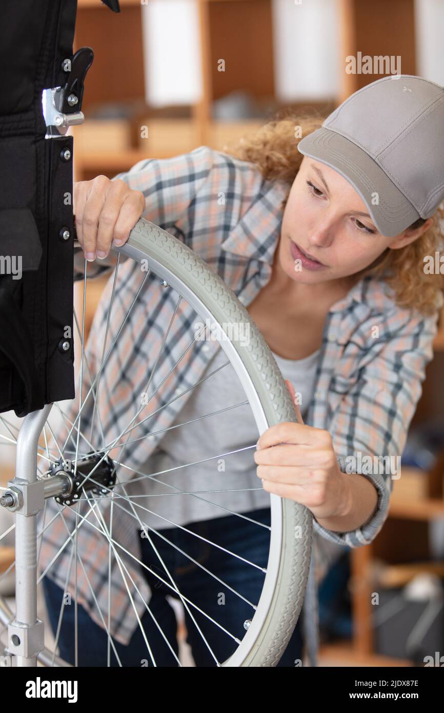 female mechanic assembling a wheelchair Stock Photo - Alamy