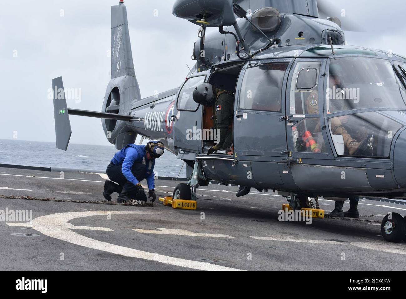 220615-N-N3764-1008 CARIBBEAN SEA (June 15, 2022) Information Systems ...