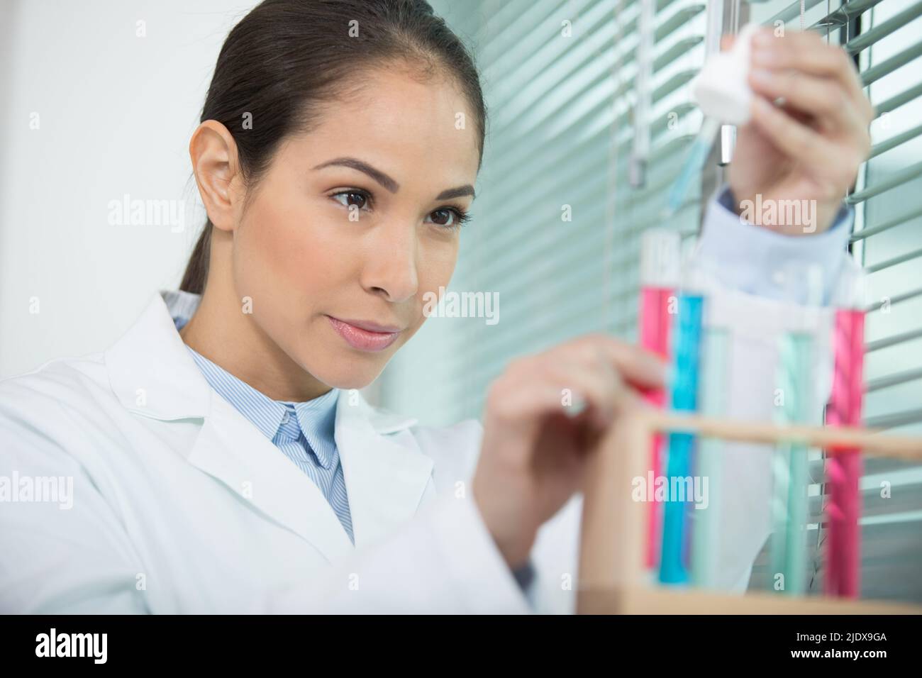 Lab pipettes hi-res stock photography and images - Alamy