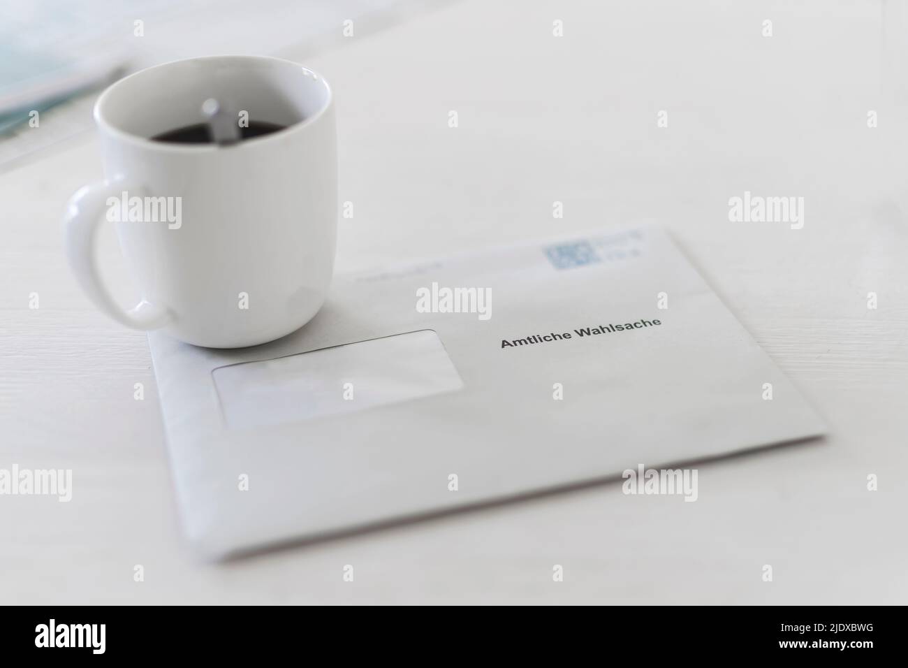 Letter envelope table hi-res stock photography and images - Alamy
