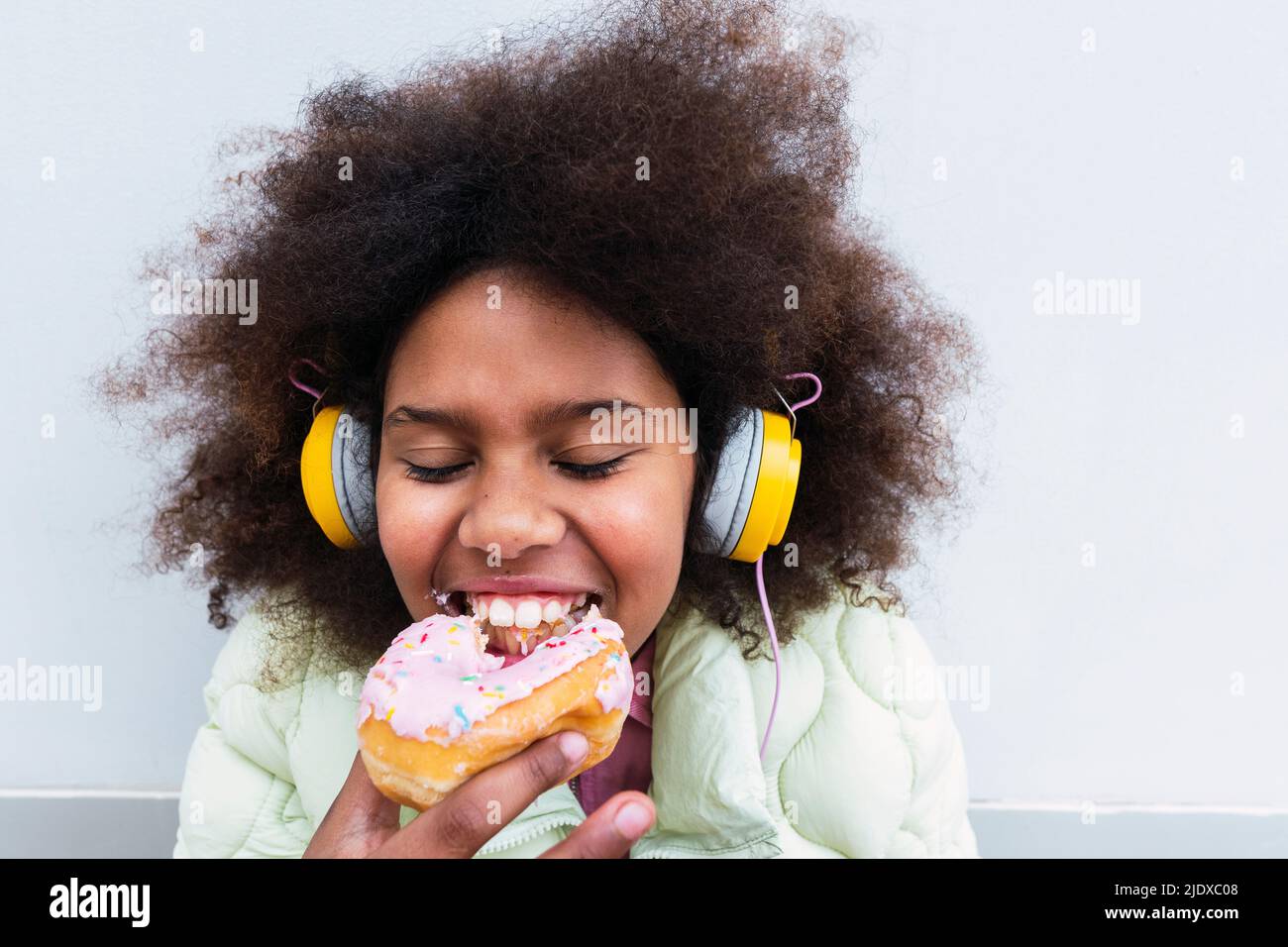 African girl eating unhealthy hi-res stock photography and images - Alamy