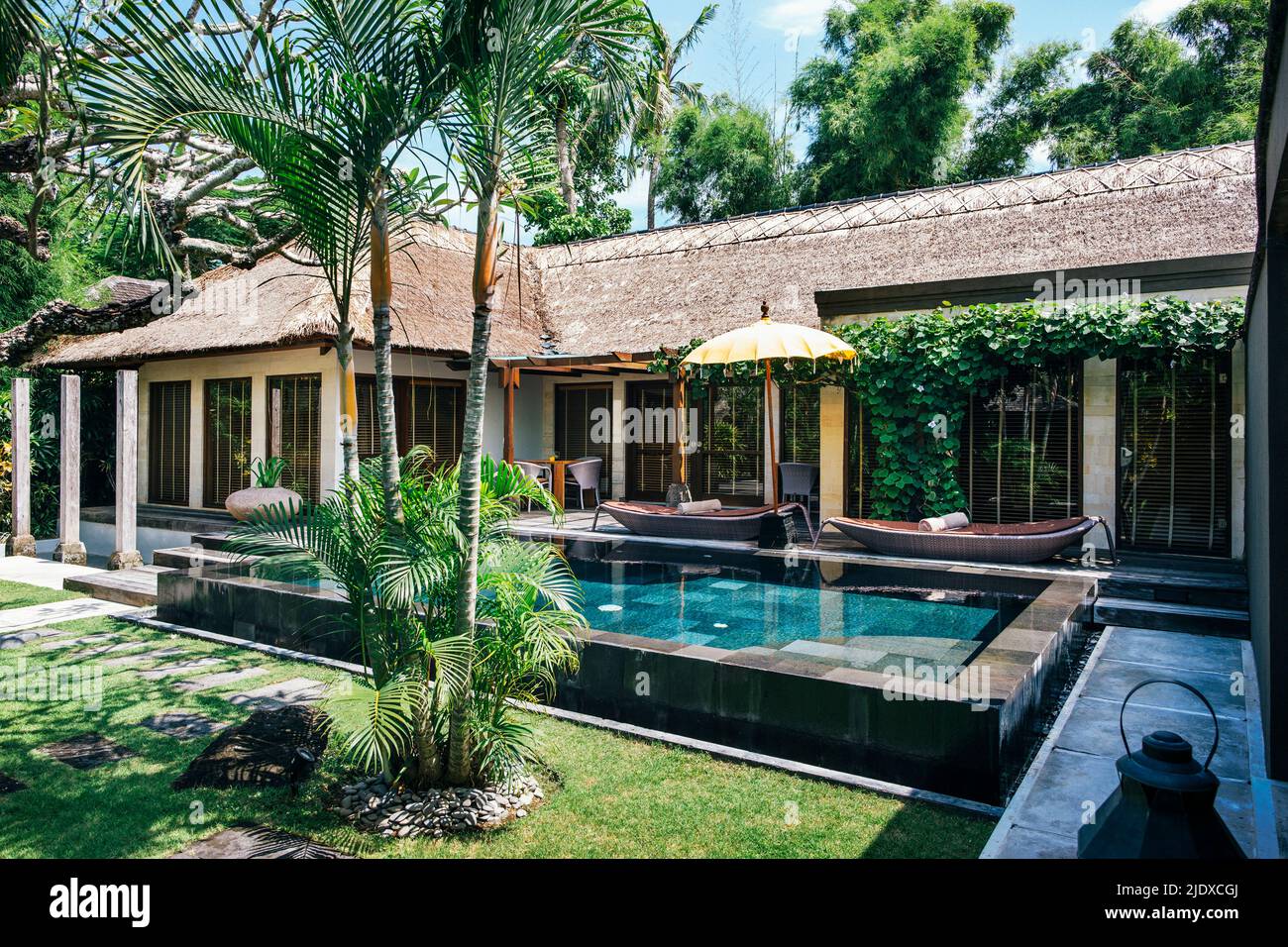 Poolside rooftop hi-res stock photography and images - Alamy