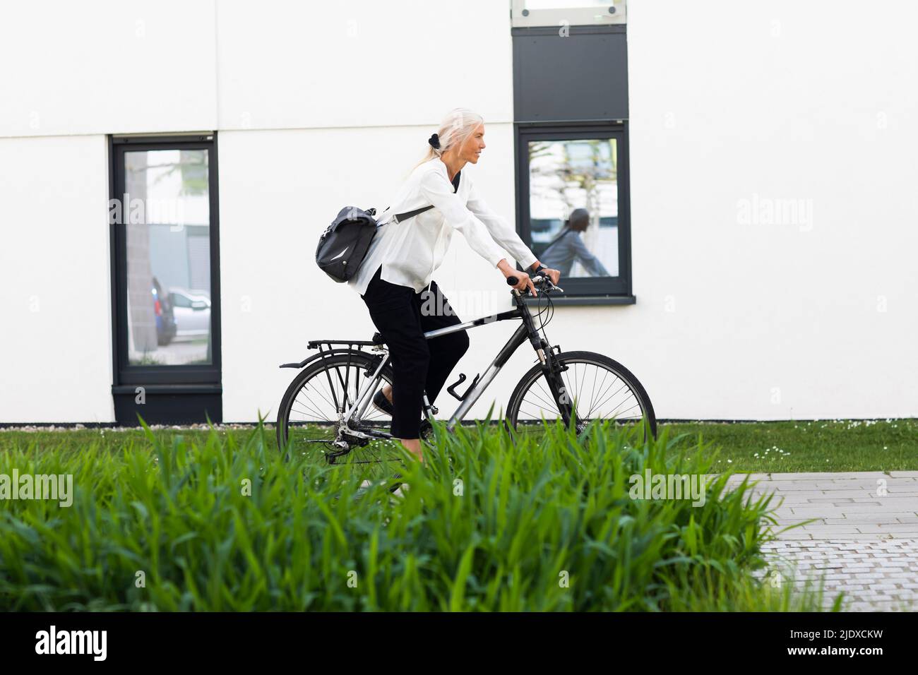 Work commuting hi-res stock photography and images - Alamy