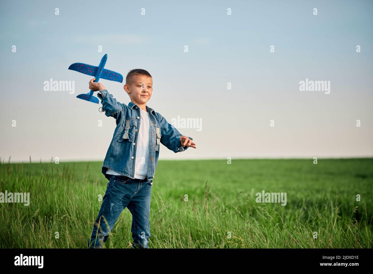 Child model airplane hi-res stock photography and images - Alamy