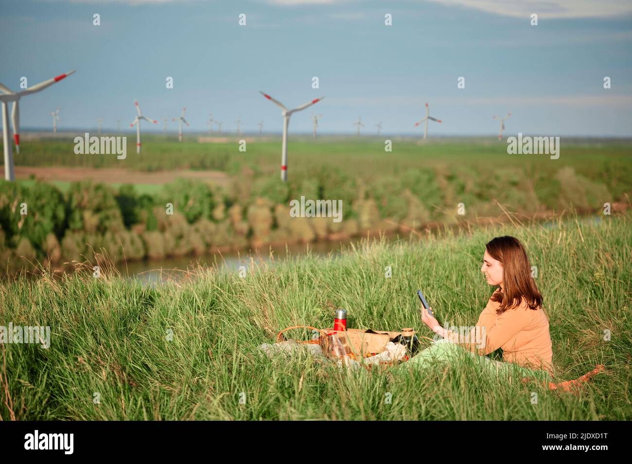 Field picnic hi-res stock photography and images - Alamy