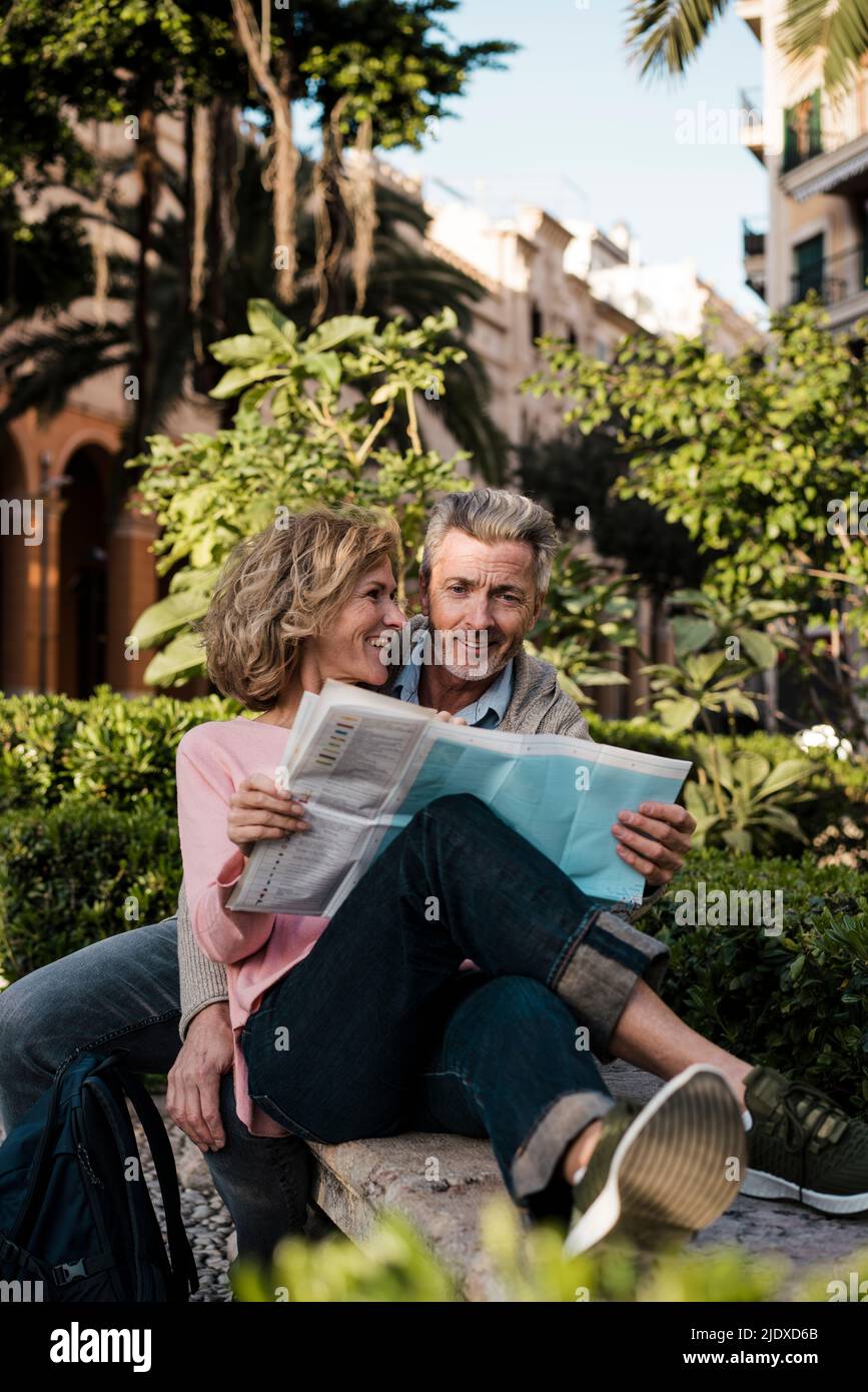 Two men reading newspaper hi-res stock photography and images - Alamy