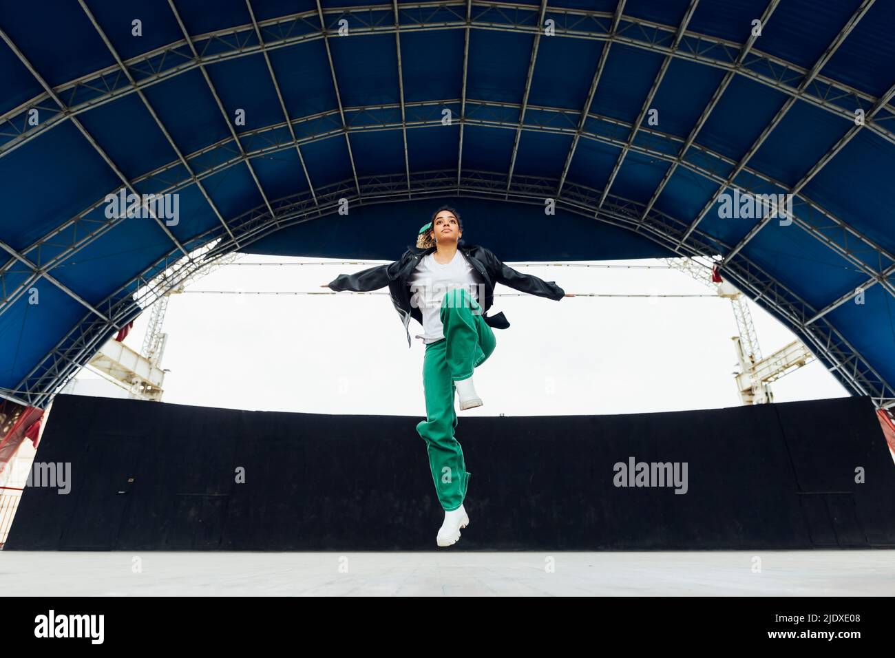 Generation z dancing hi-res stock photography and images - Alamy