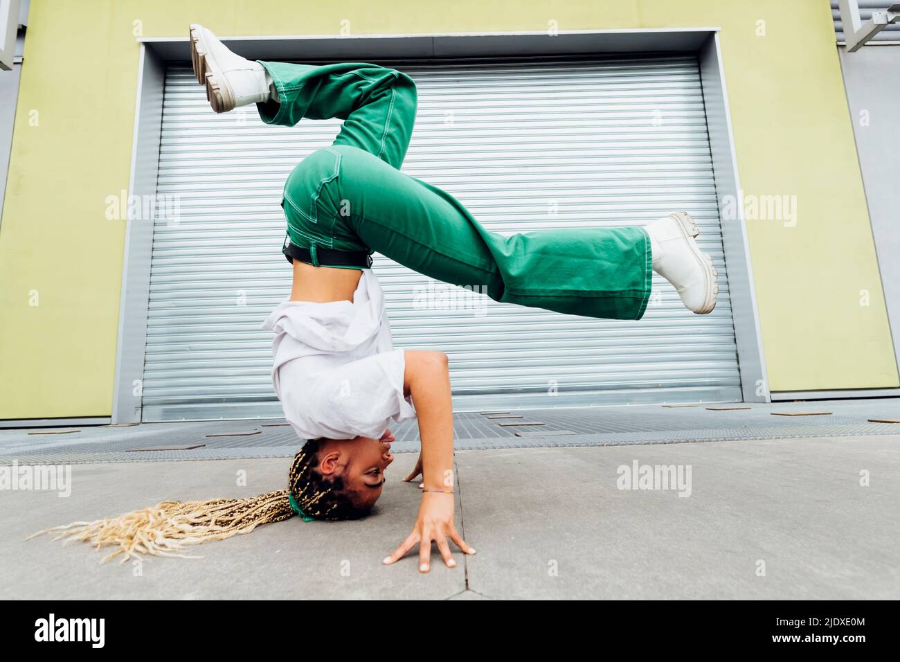 Woman doing headstand hi-res stock photography and images - Alamy