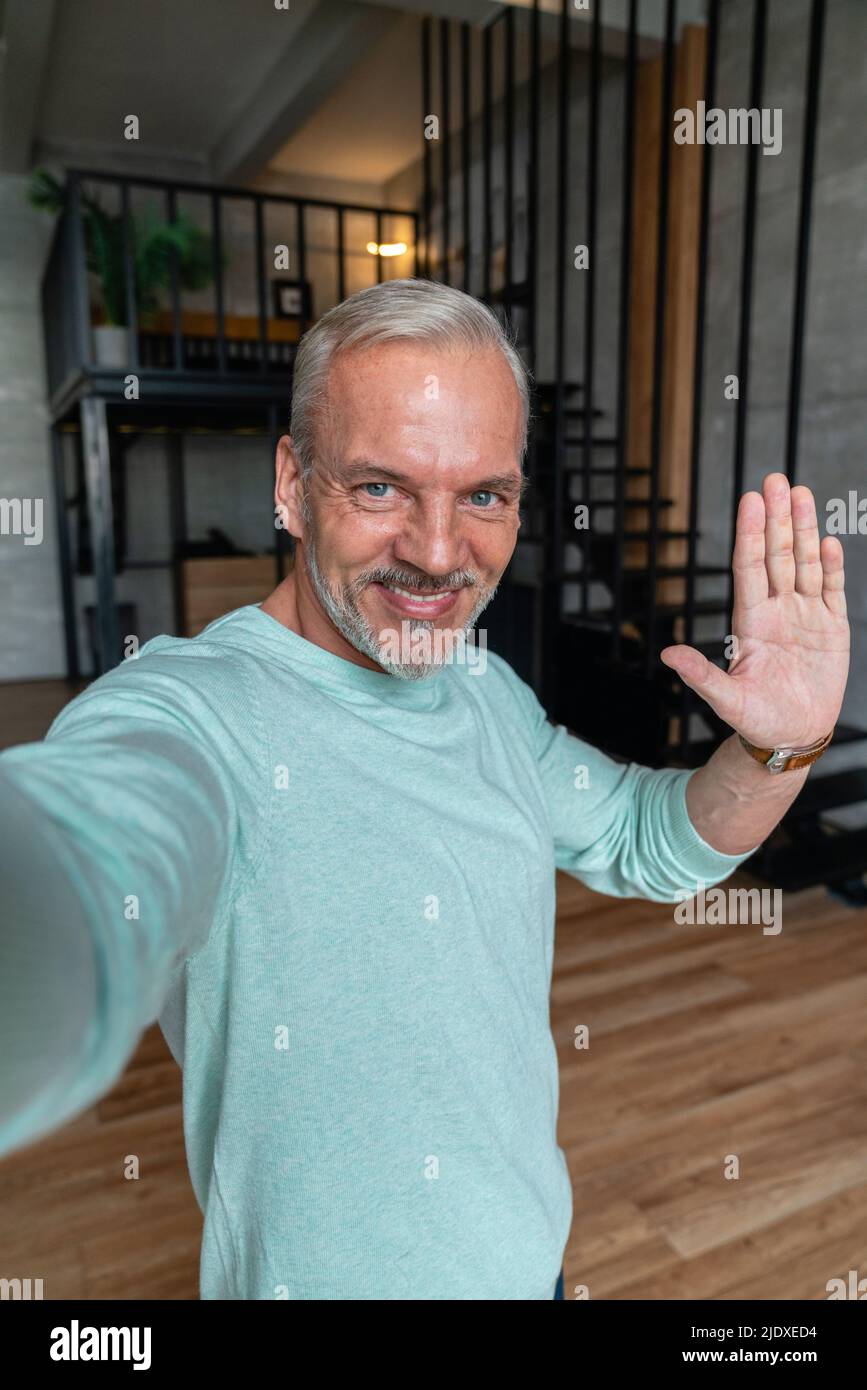 Man welcome home hi-res stock photography and images - Alamy
