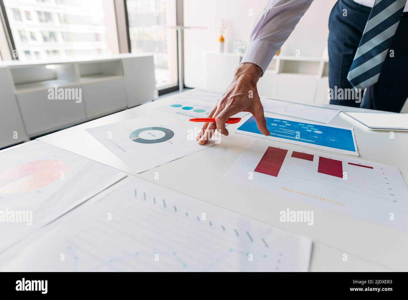 Working with charts hi-res stock photography and images - Alamy