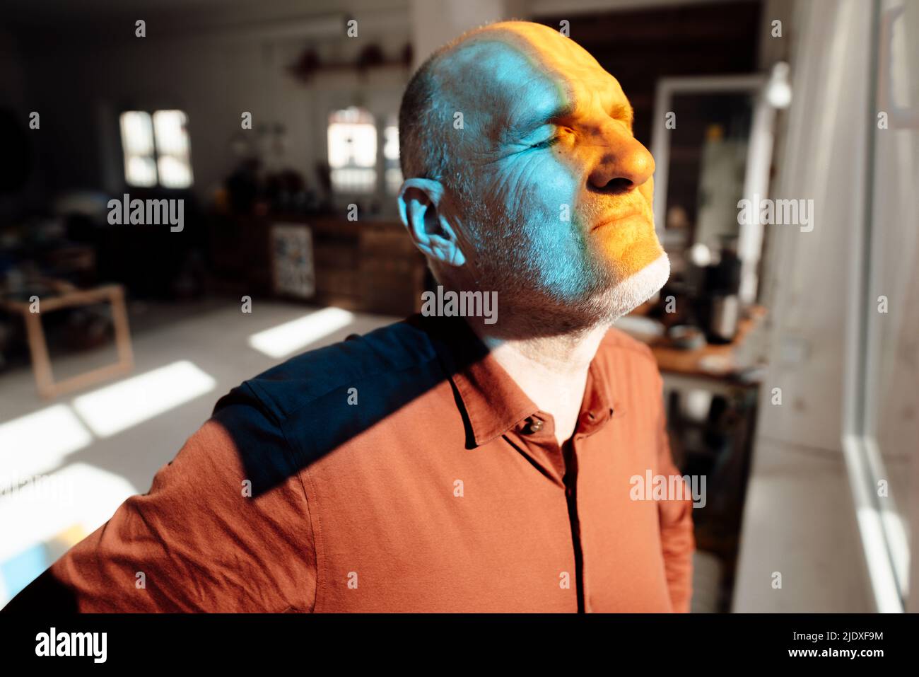 Sunlight office hi-res stock photography and images - Alamy