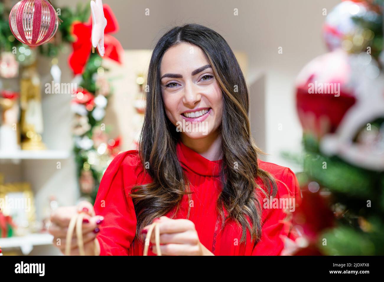 Beautiful woman in store hi-res stock photography and images - Alamy