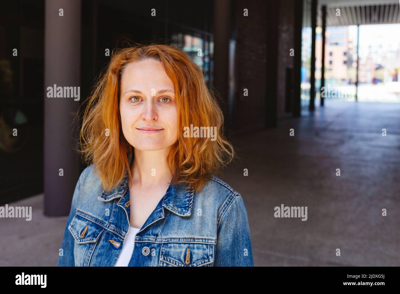 Woman standing in arcade hi-res stock photography and images - Alamy