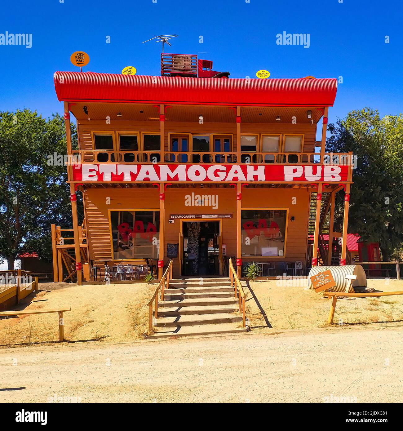 Cartoon pub hi-res stock photography and images - Alamy