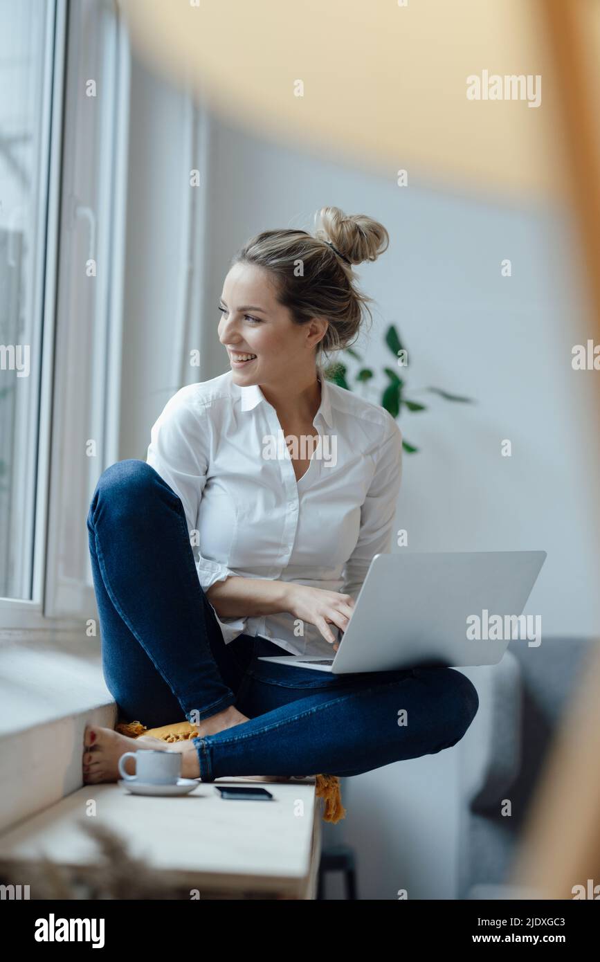 Computer widow hi-res stock photography and images - Alamy