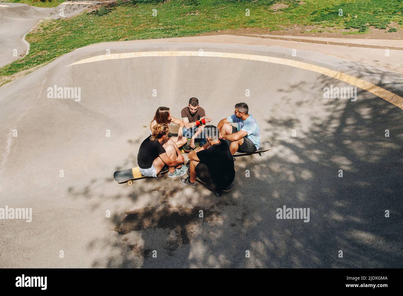Sitting on ramp hi-res stock photography and images - Alamy