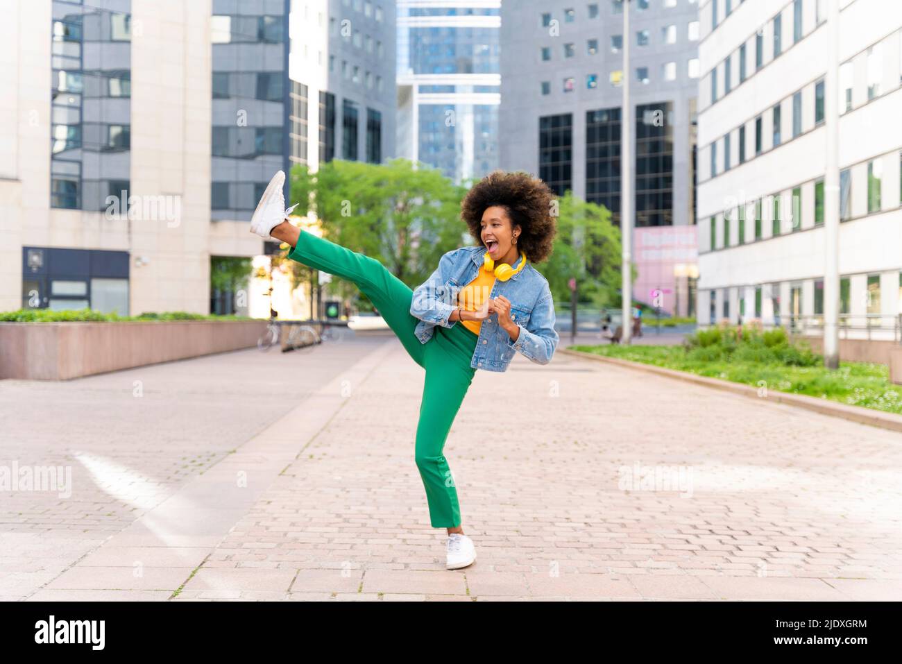 African woman kicking hi-res stock photography and images - Alamy