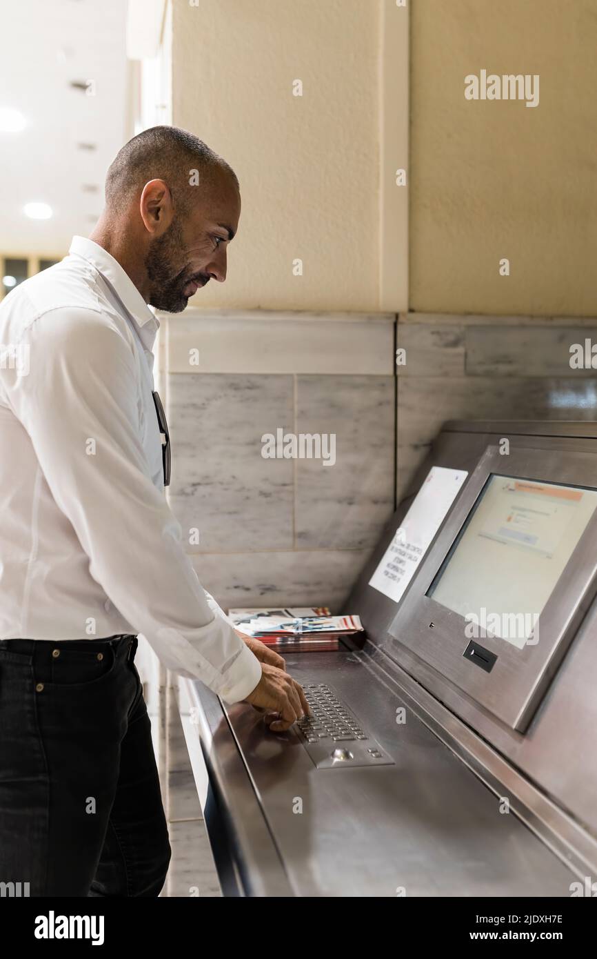 Computer hotel hi-res stock photography and images - Alamy