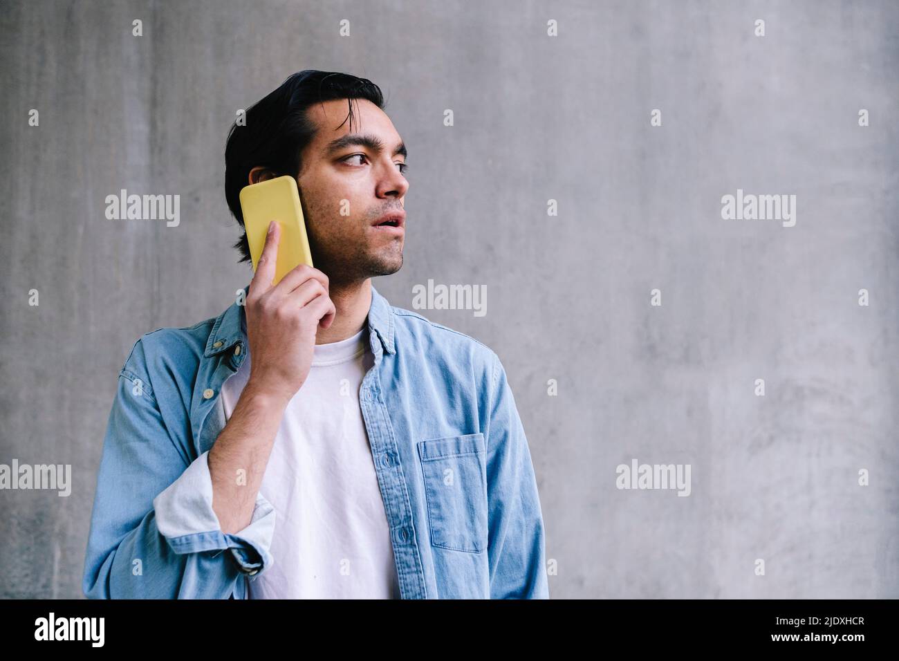 Man standing talking front view hi-res stock photography and images - Alamy