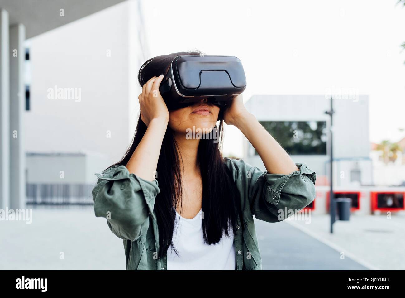 Black woman wearing virtual hi-res stock photography and images - Alamy