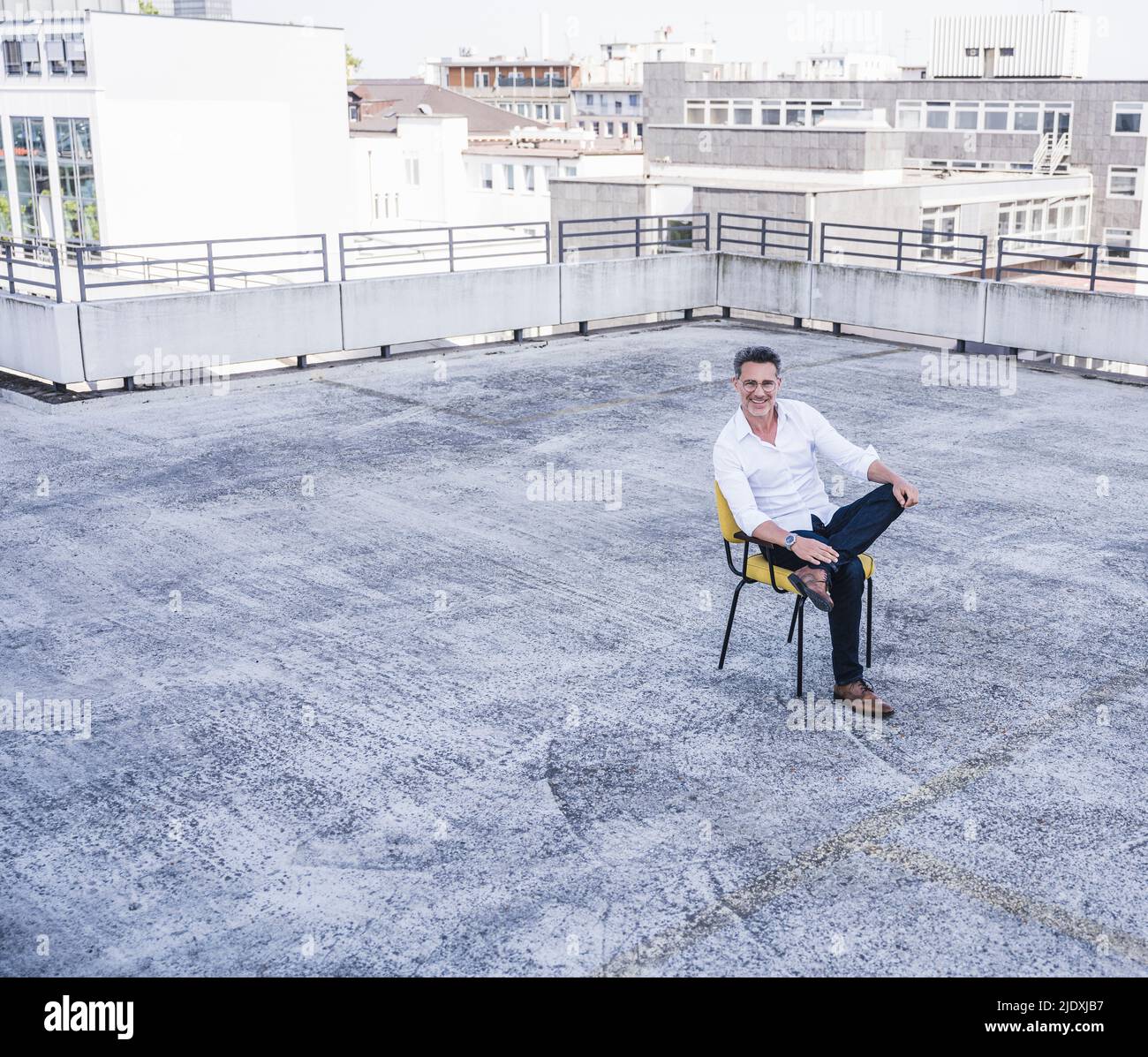 Sitting building hi-res stock photography and images - Alamy