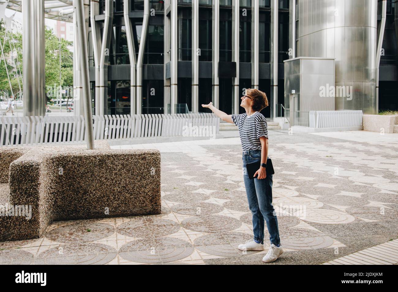 T one office building hi-res stock photography and images - Alamy