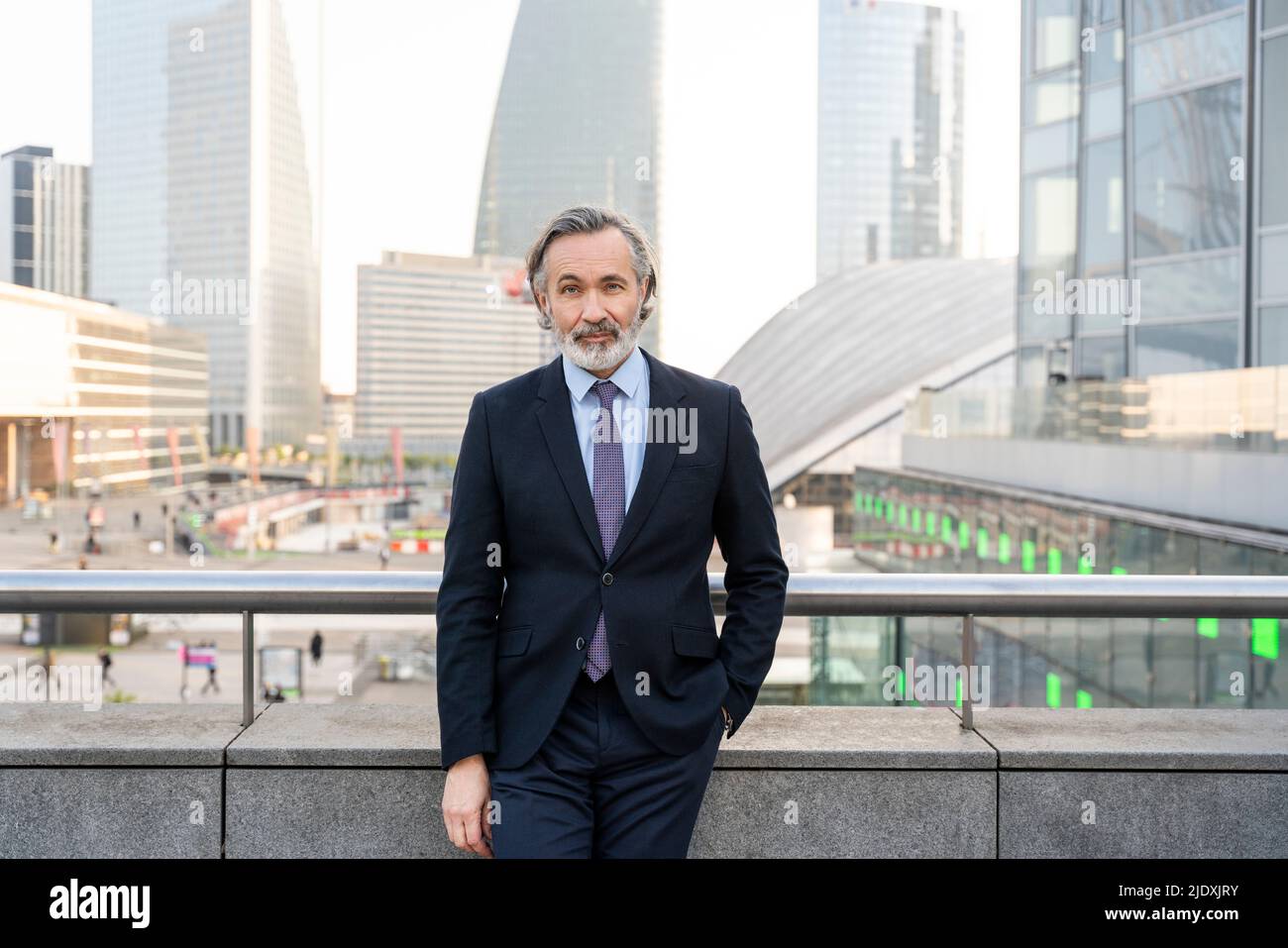Businessman standing in front skyscraper hi-res stock photography and ...